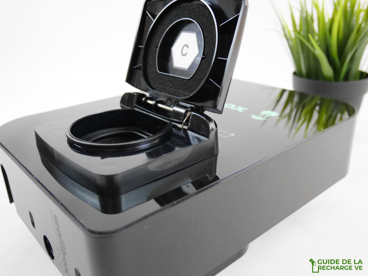 Test de la borne de recharge Wallbox Copper SB : Un boitier moderne ...